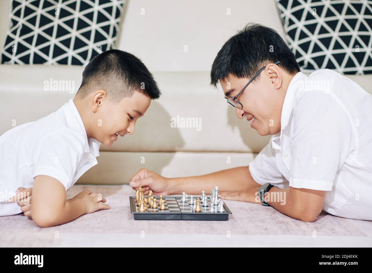 Father and son playing chess Stock Photo - Alamy