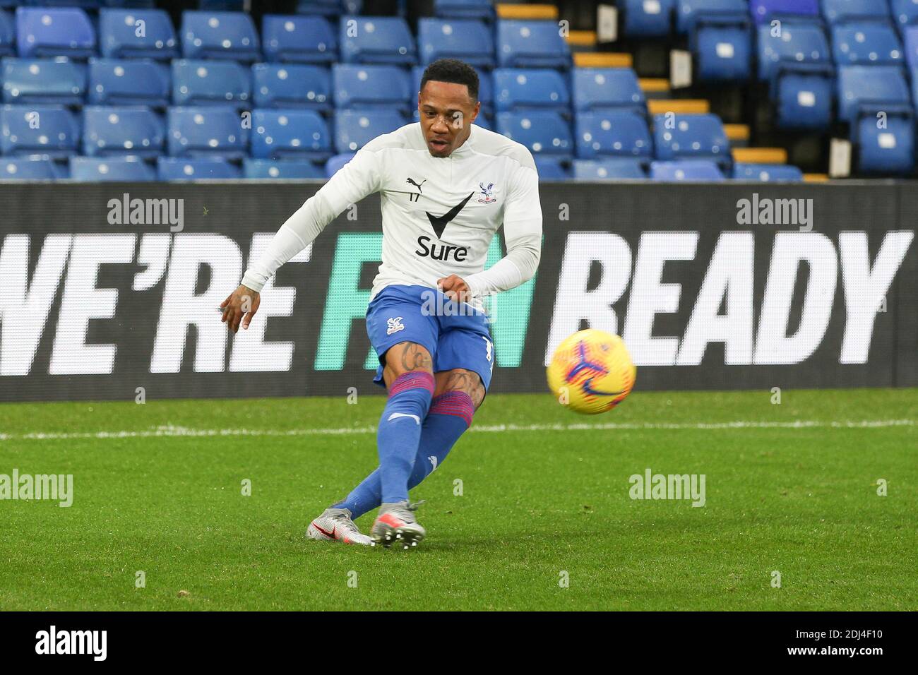 London, UK. 13th Dec, 2020. Nathaniel Clyne of Crystal Palace warms up ...