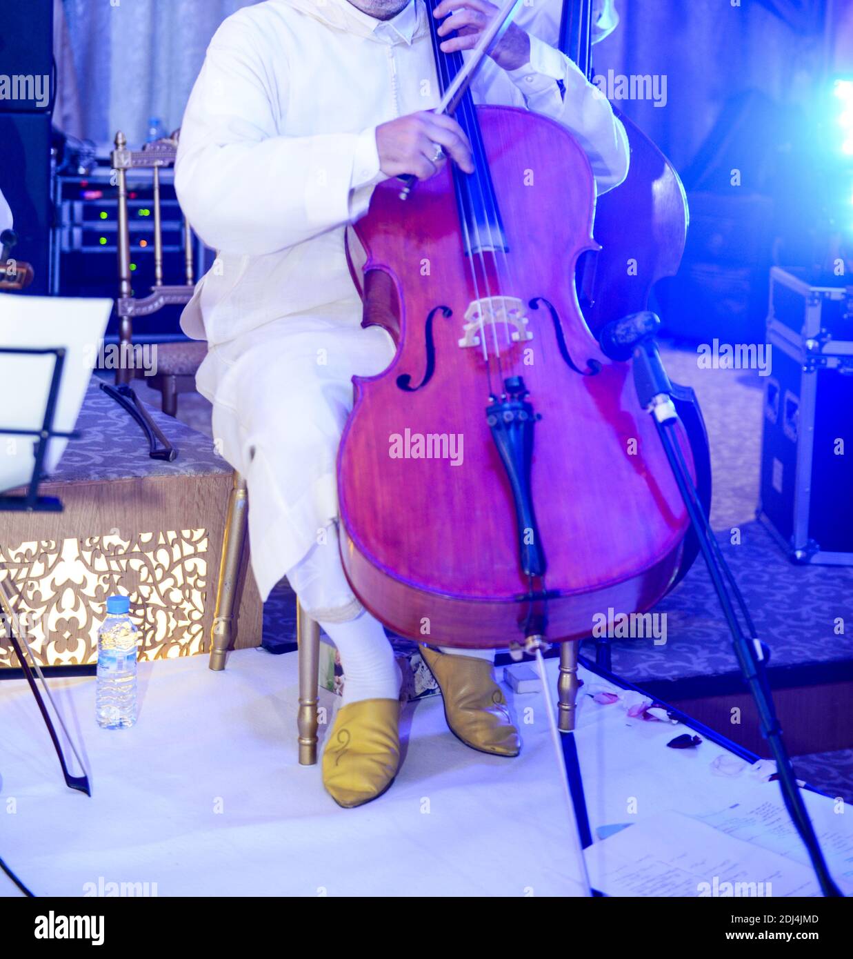 Musical bow africa hi-res stock photography and images - Alamy