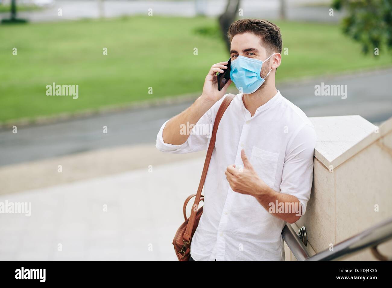 Professional man on phone hi-res stock photography and images - Alamy