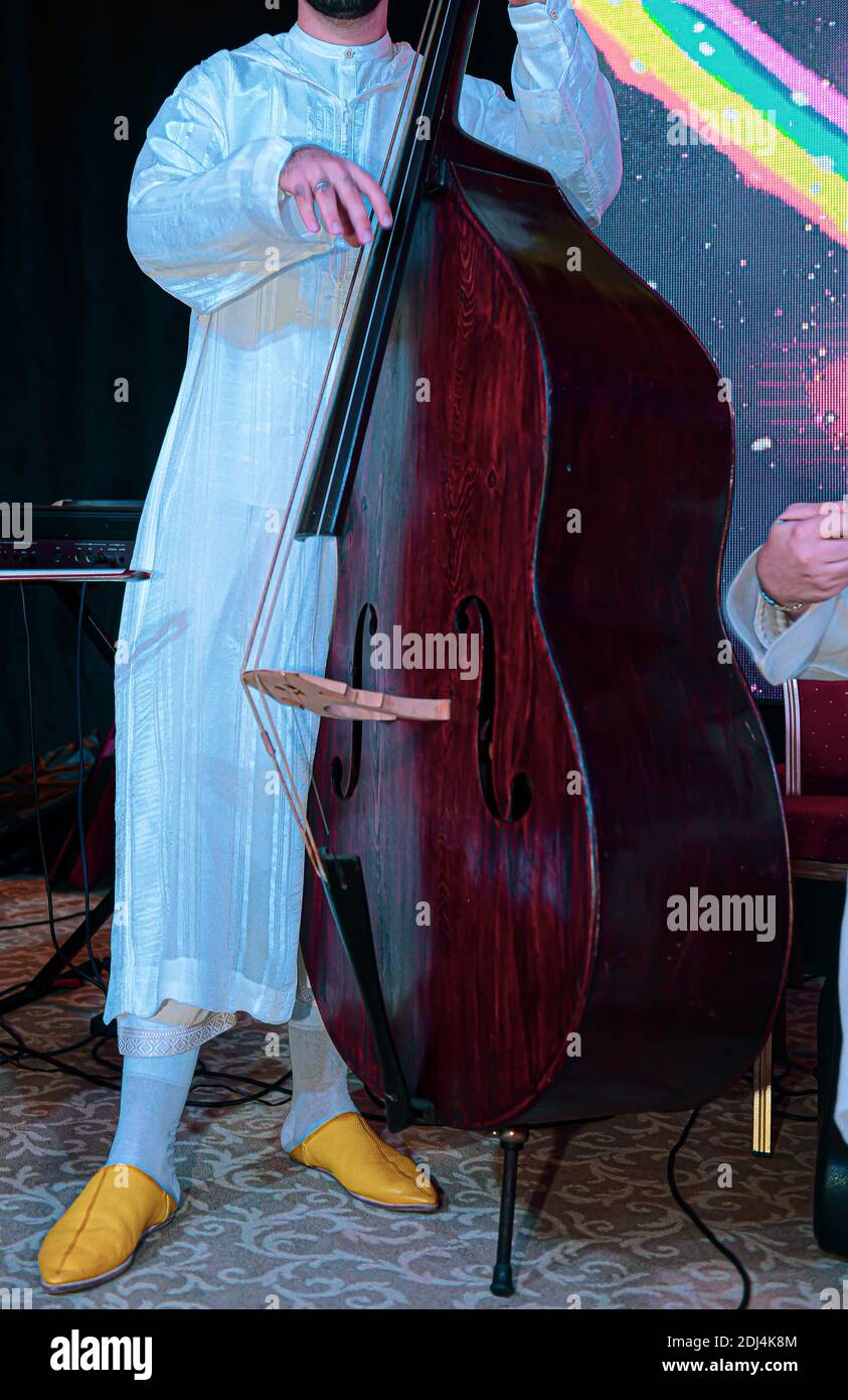 Musical bow africa hi-res stock photography and images - Alamy