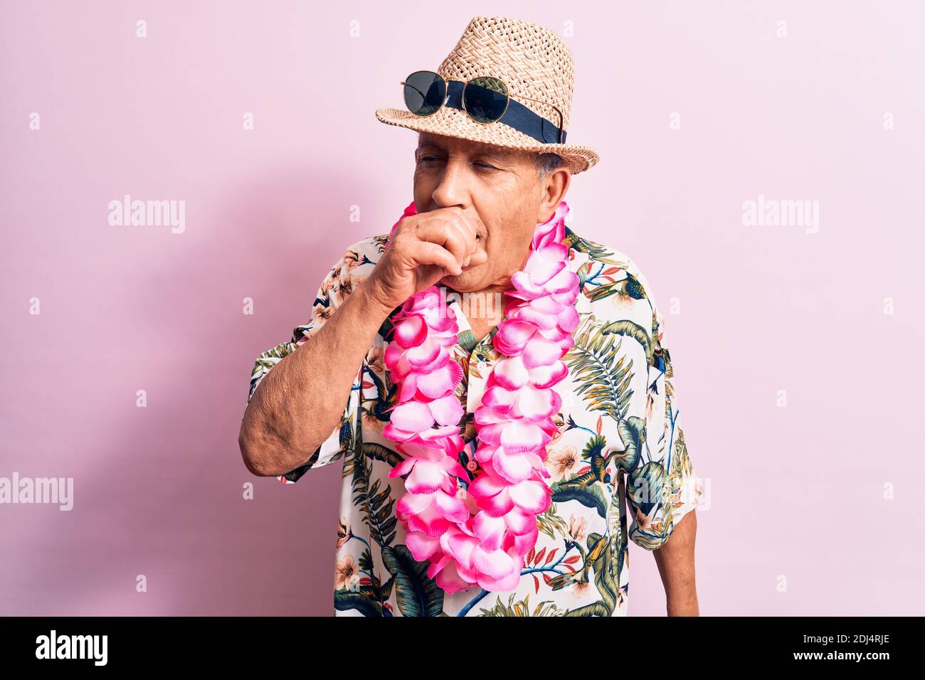 Senior handsome grey-haired man on vacation, wearing summer look with ...