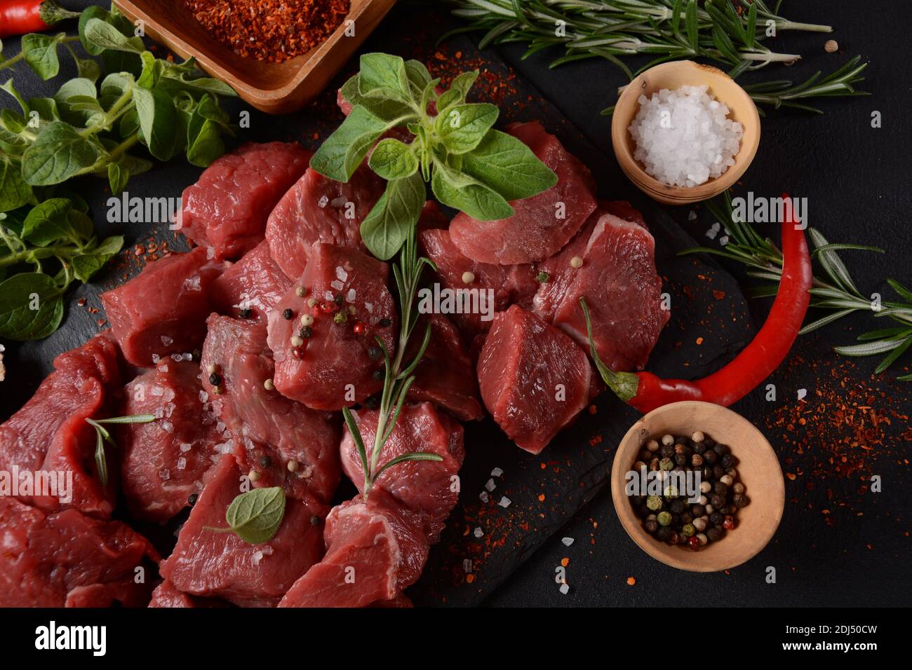 Diced raw beef with ingredients, herbs and spices Stock Photo - Alamy