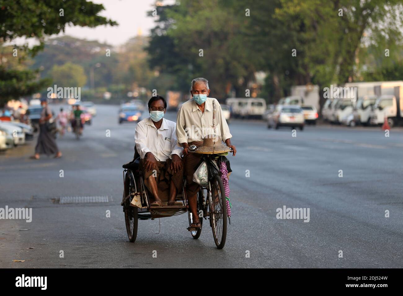 Myanmar masks covid hi-res stock photography and images - Alamy