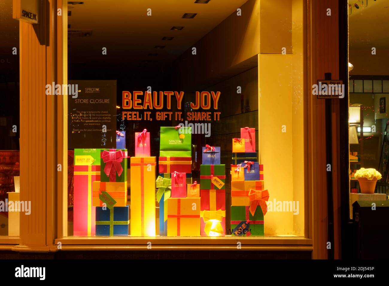Shop Window Display Night High Resolution Stock Photography and Images ...