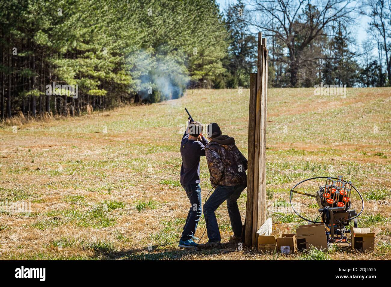 Boy rifle practice hi-res stock photography and images - Alamy