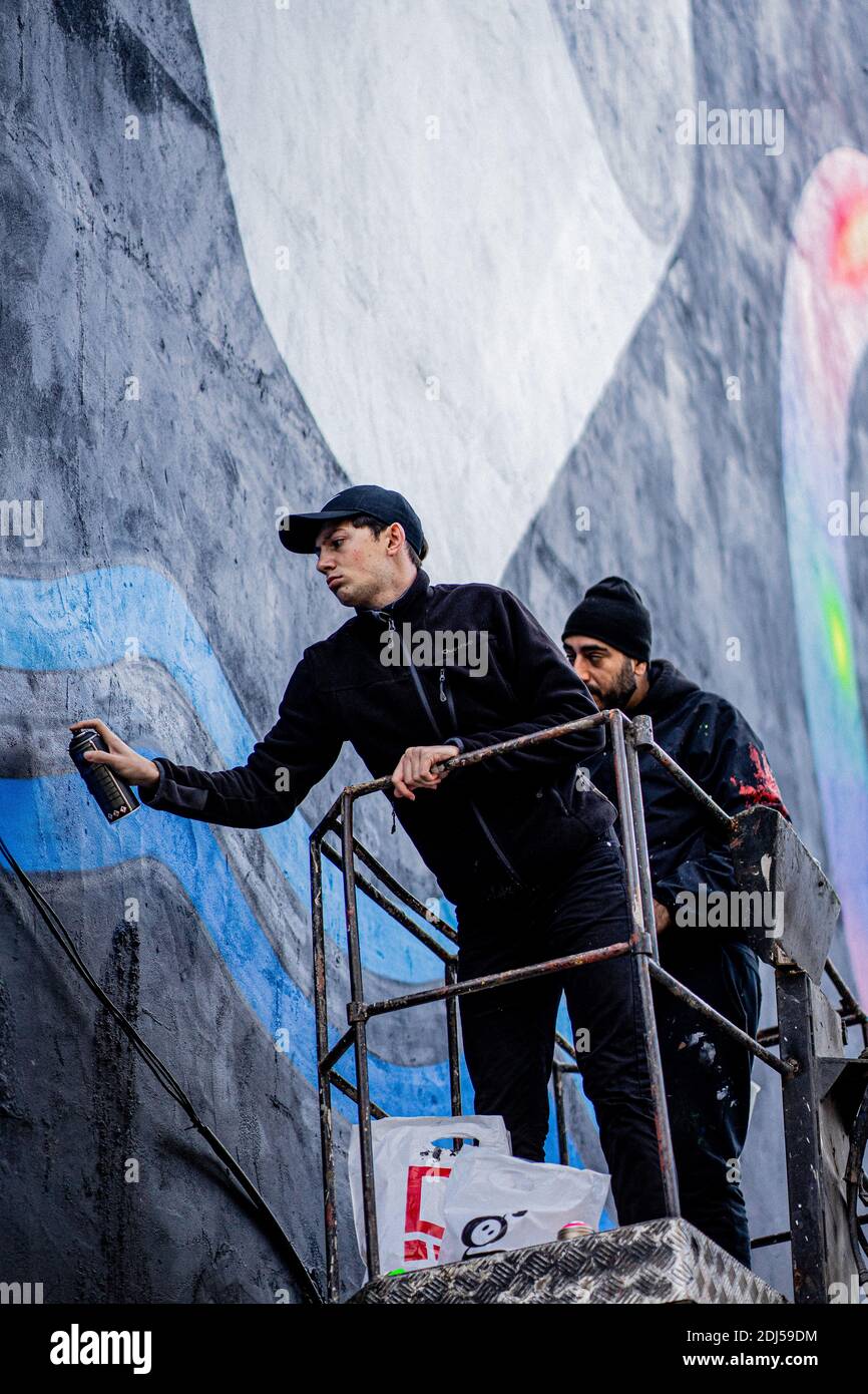 Street Art Spraying on Wall Stock Photo - Alamy