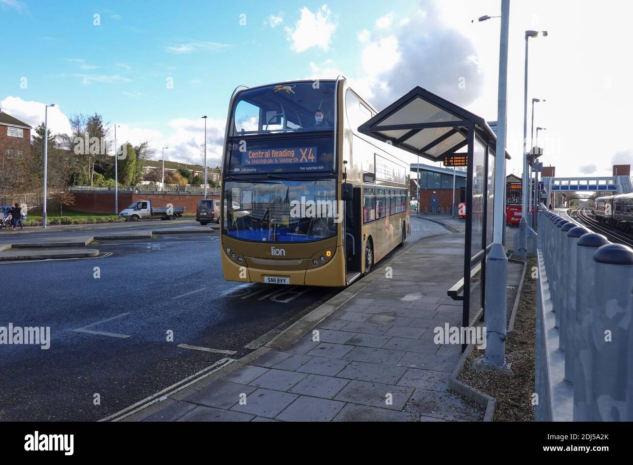 Reading Hybrid Buses on X4 at Wokingham Interchange Stock Photo - Alamy