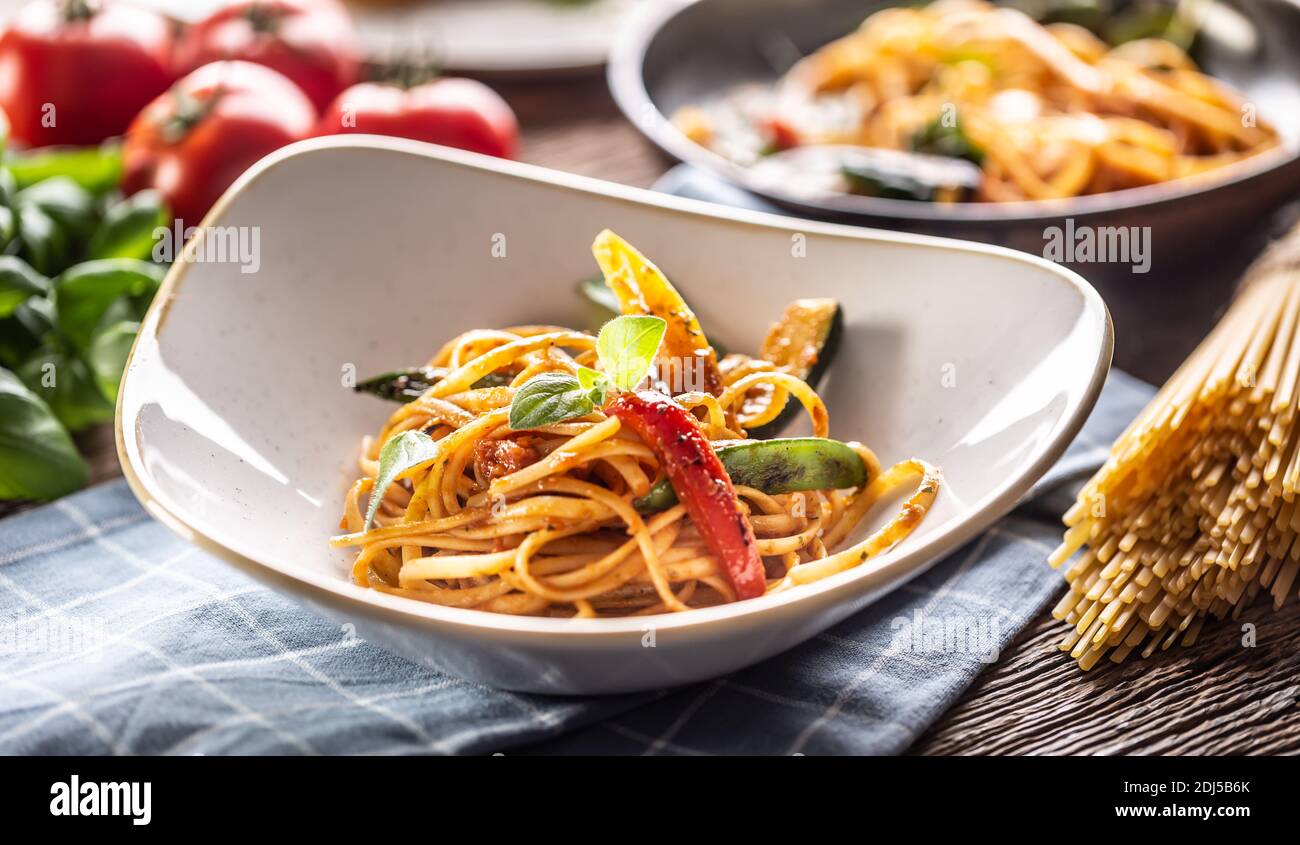 Linguini pasta hi-res stock photography and images - Alamy
