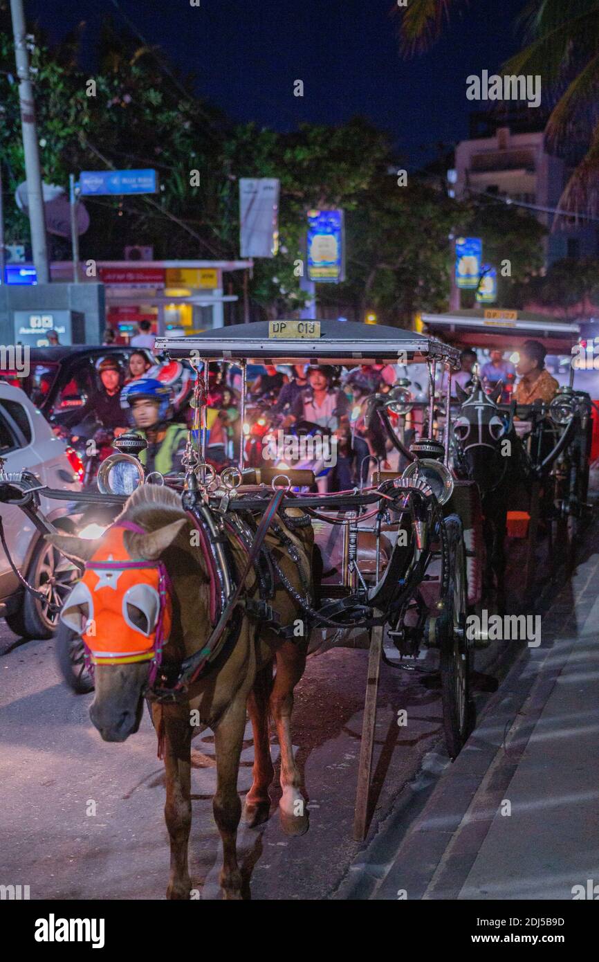 Lovers at beach at night hi-res stock photography and images - Alamy
