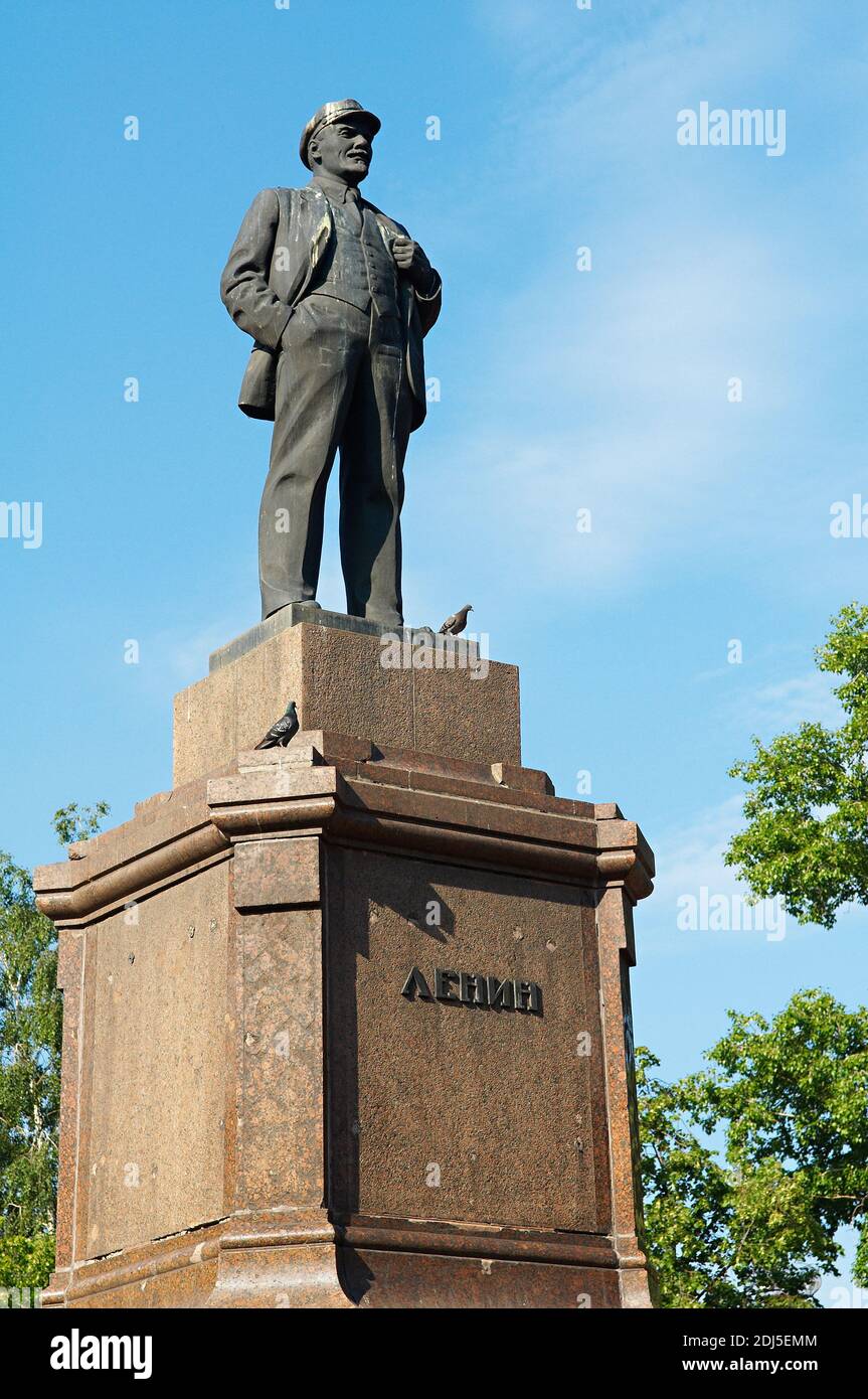 Russia, Samara federation, Samara. City center. Lenine statue Stock ...