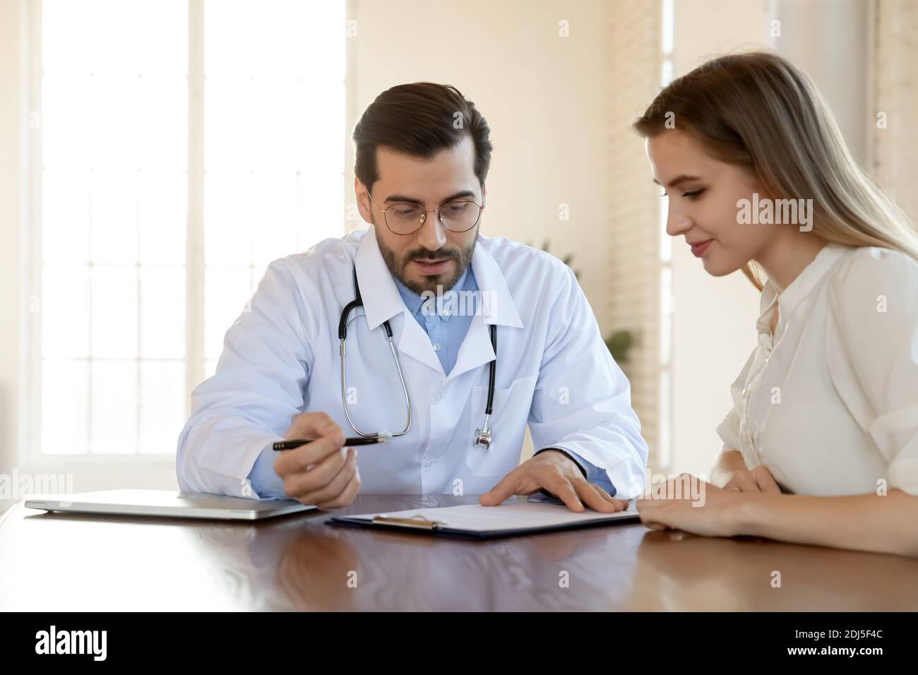 Doctor client treatment hi-res stock photography and images - Alamy