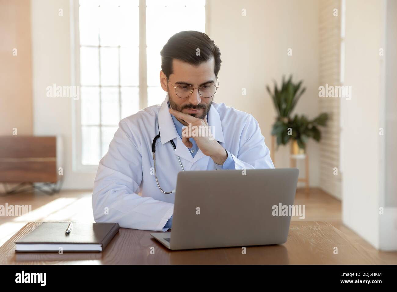 Thoughtful gp hi-res stock photography and images - Alamy