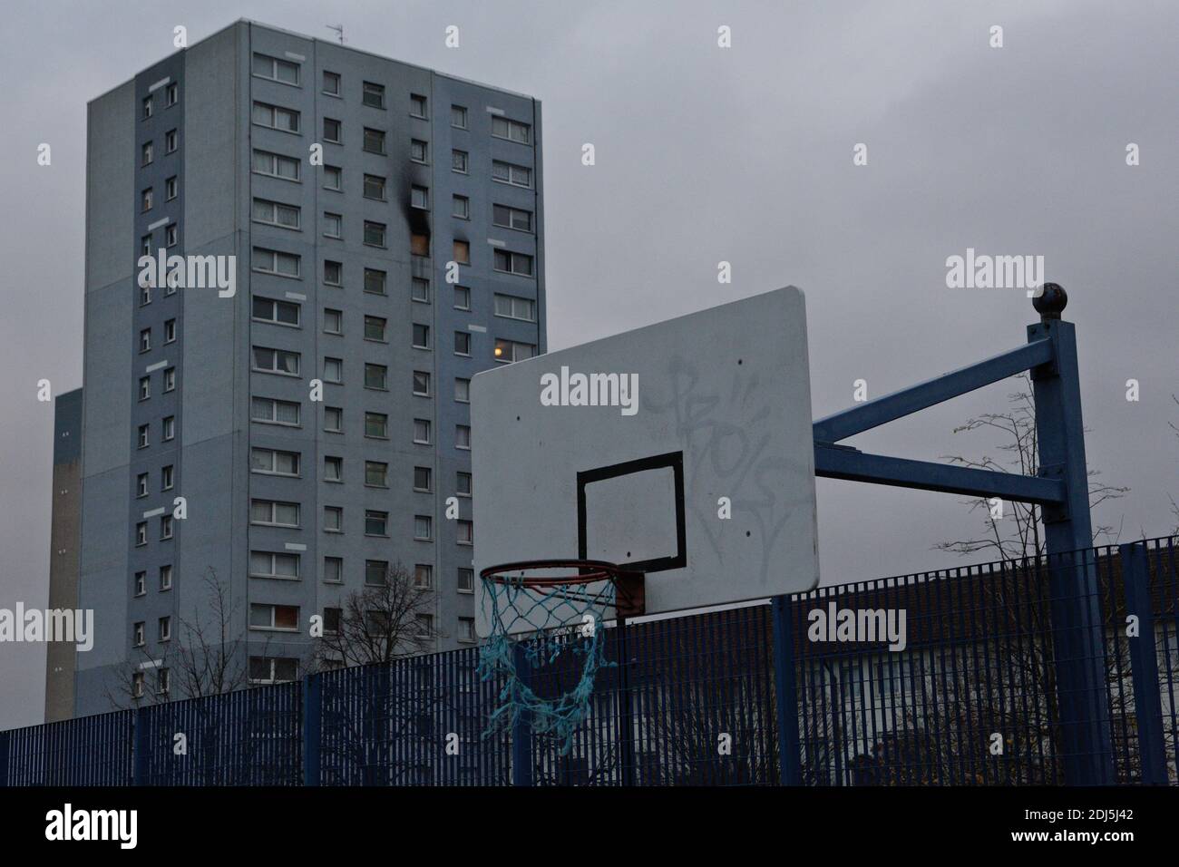 Deptford - London (UK): Fire damaged tower block in the capital. Around ...