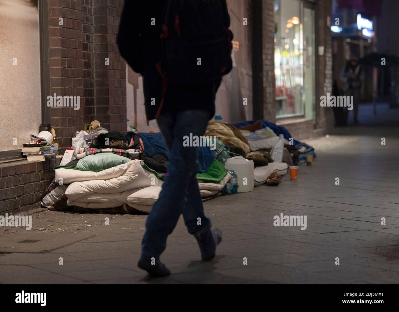 Homelessness feature hi-res stock photography and images - Alamy