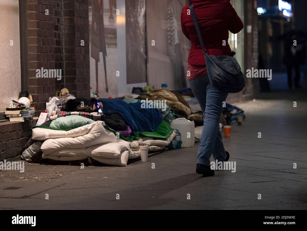 Homelessness feature hi-res stock photography and images - Alamy