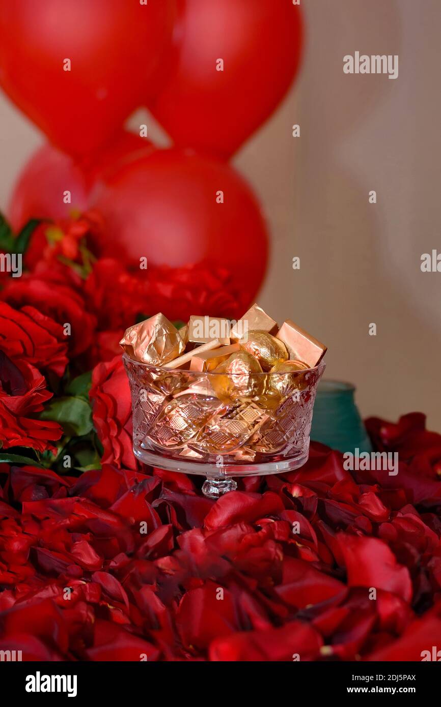 Rose gold petals hi-res stock photography and images - Alamy