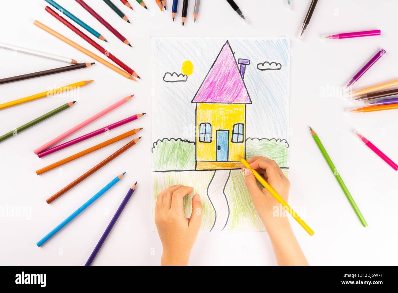 Girl drawing house hi-res stock photography and images - Alamy