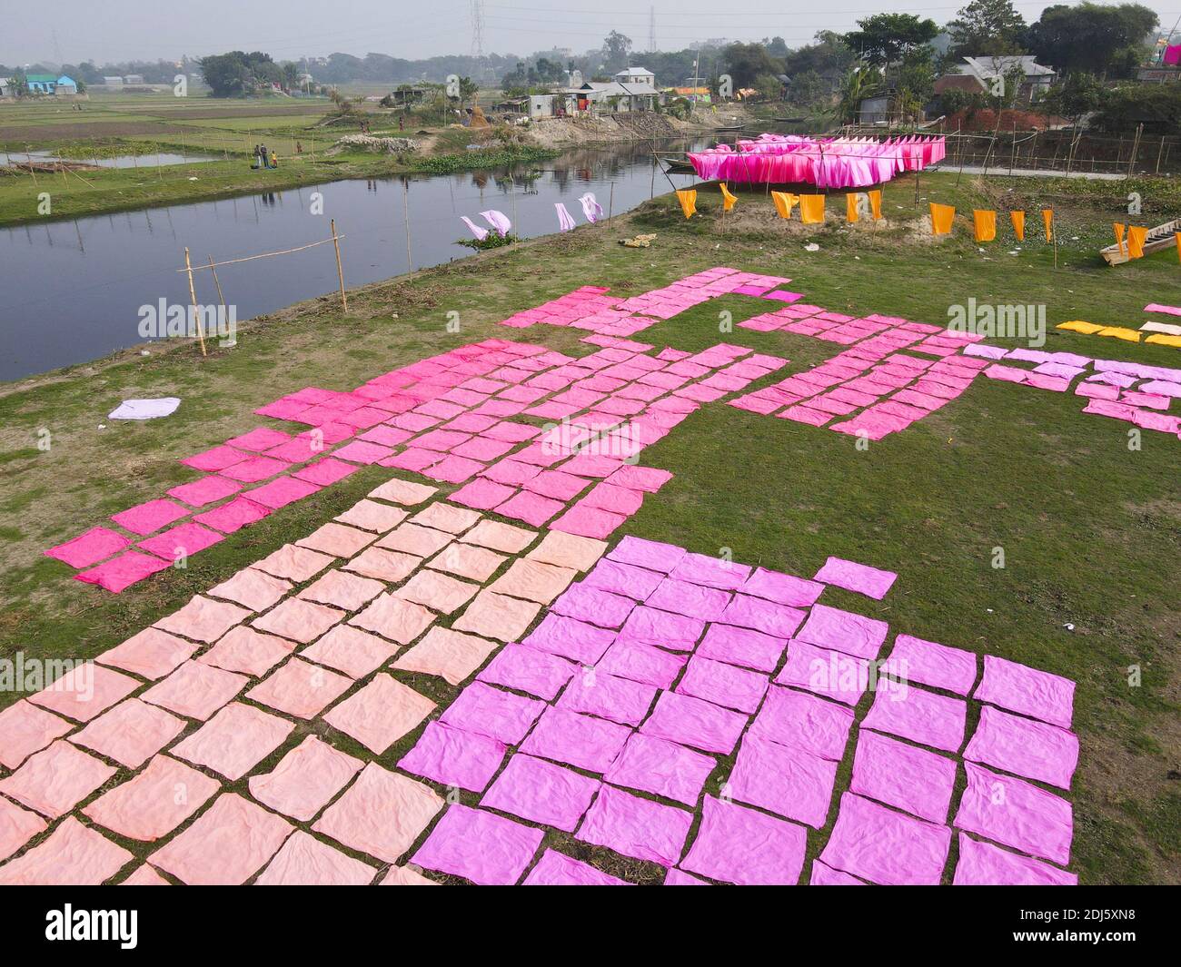 Bangladesh cloth dhaka dry hi-res stock photography and images - Alamy