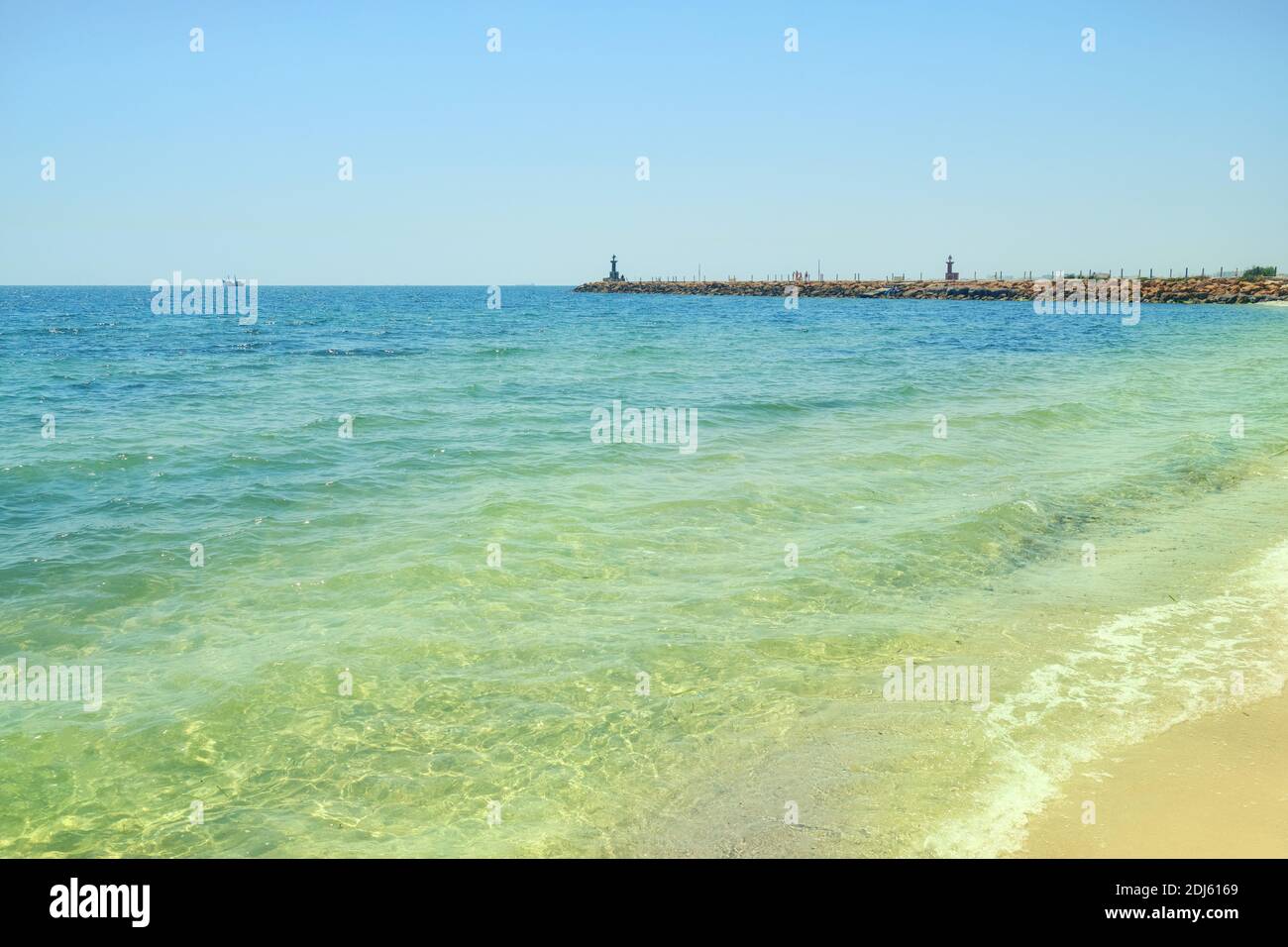 Arabic couple beach hi-res stock photography and images - Alamy
