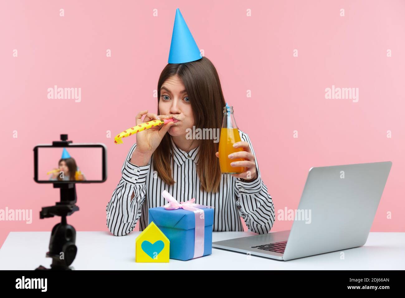 Funny recording hi-res stock photography and images - Alamy