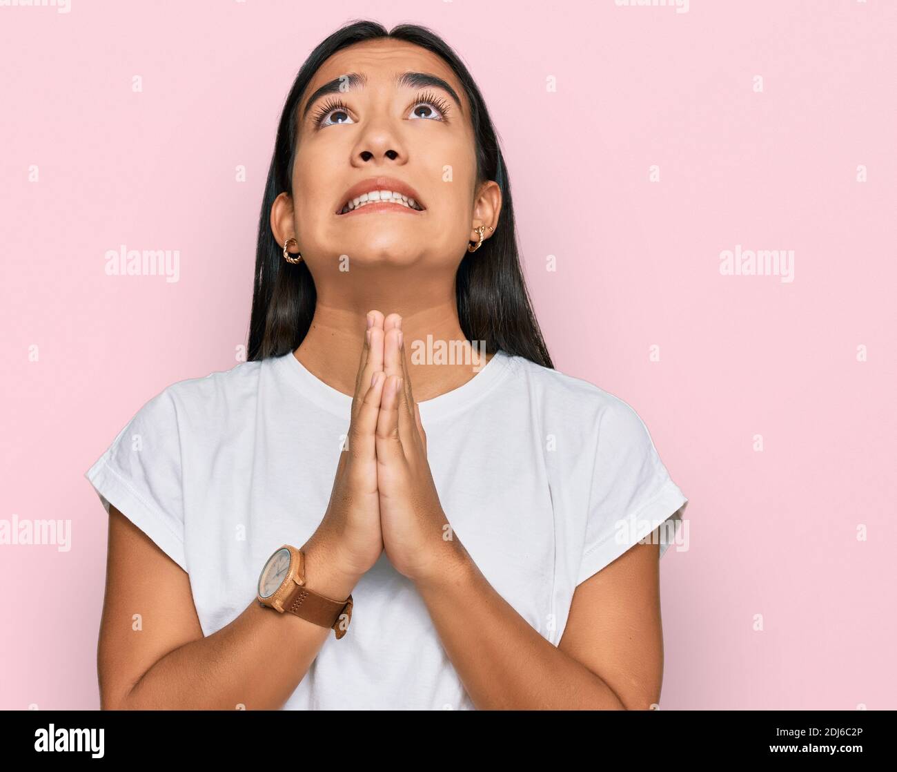 Woman beggin hi-res stock photography and images - Alamy