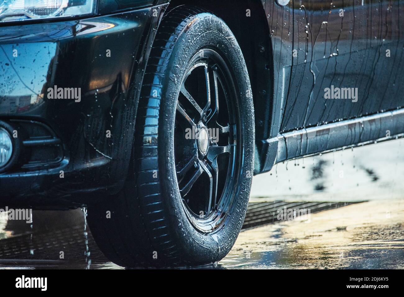 washing the car. Washing a black car at a car wash. Clean car Stock ...