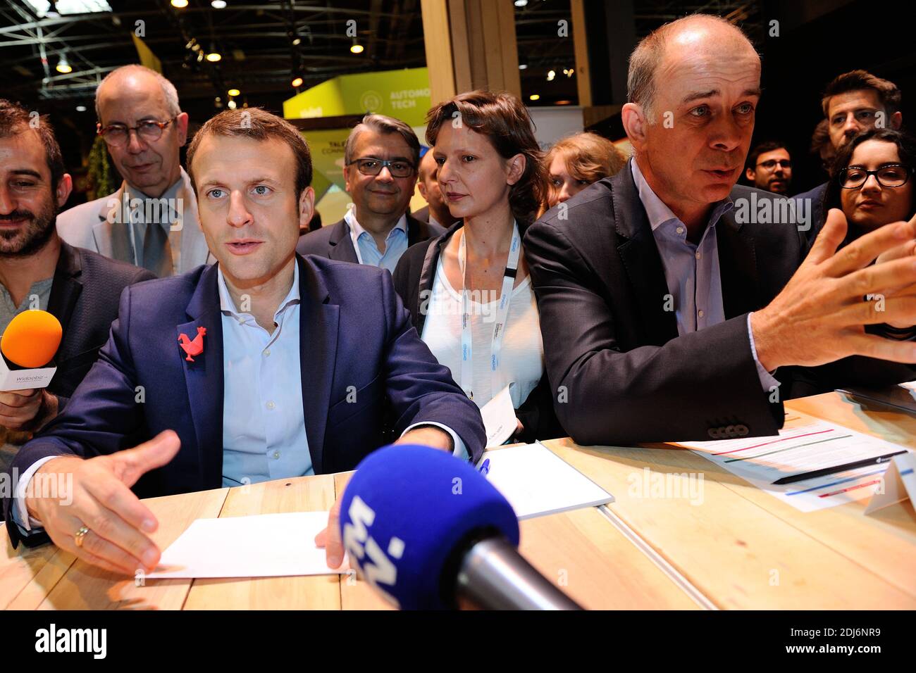 Emmanuel Macron et le PDG de Manpower France Alain Roumilhac visitent ...