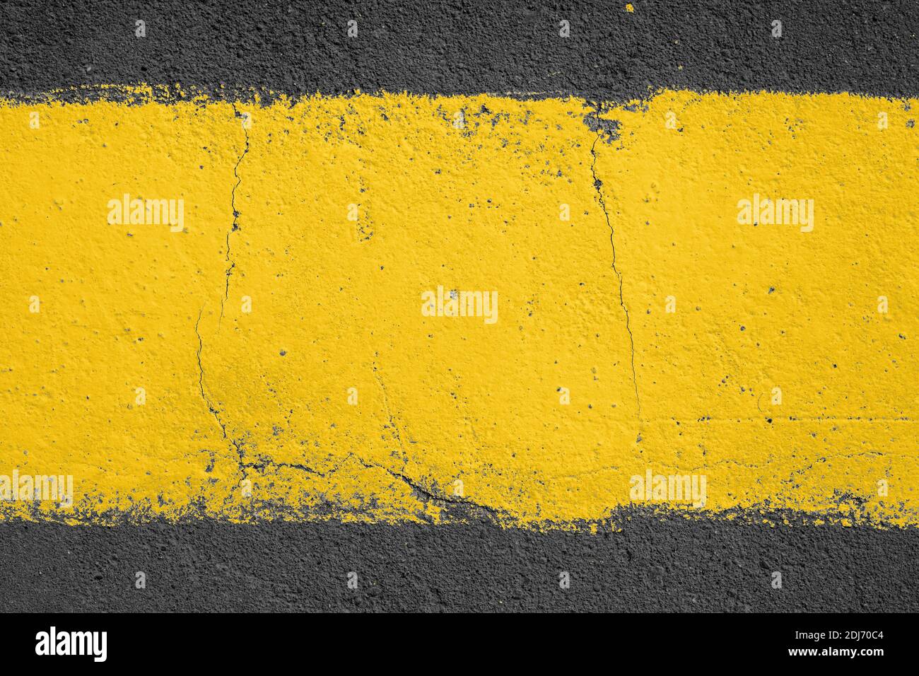Asphalt road texture yellow stripe hi-res stock photography and images ...
