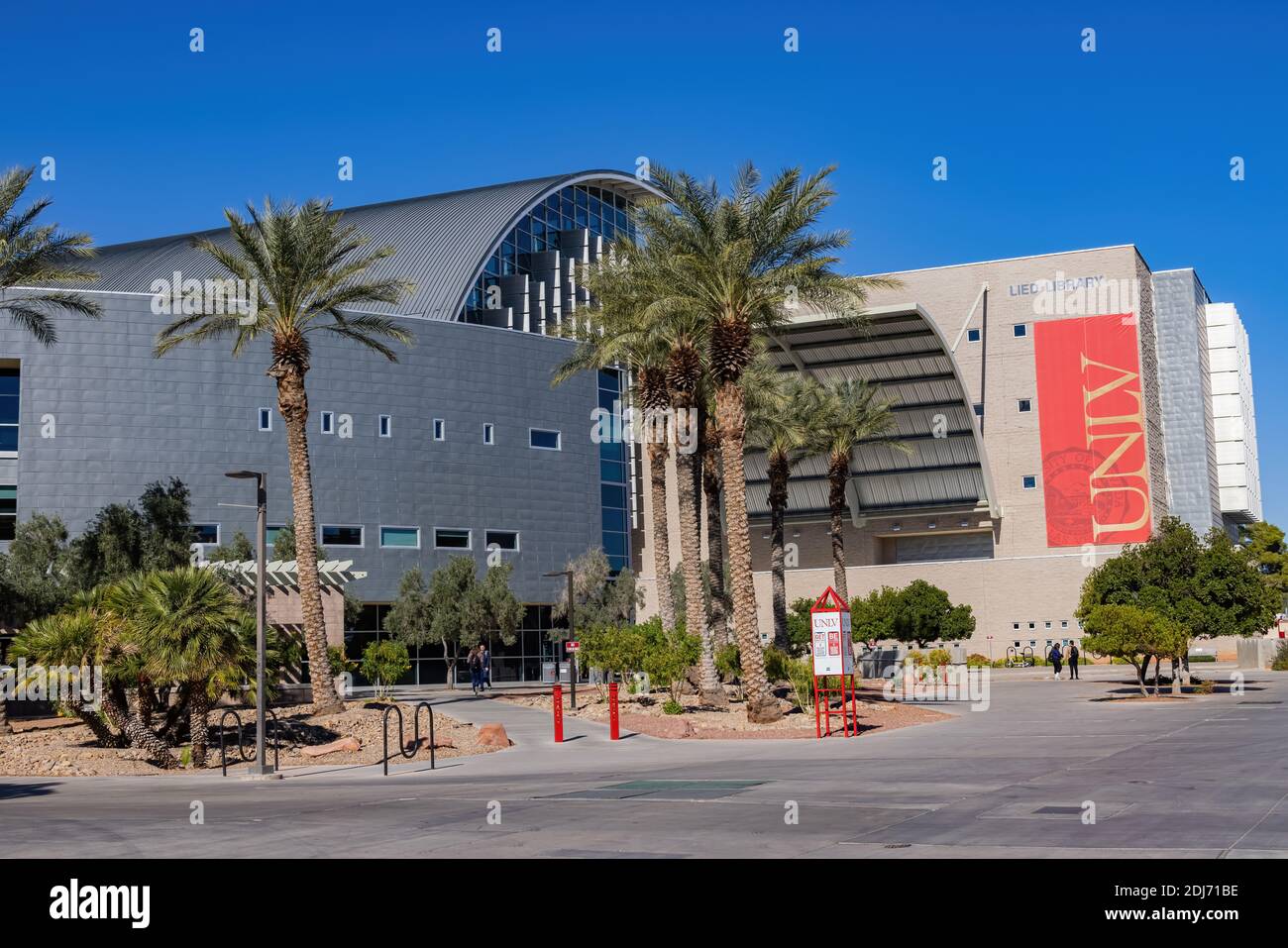 Sunny exterior view of the Lied Library of UNLV at Nevada Stock Photo ...