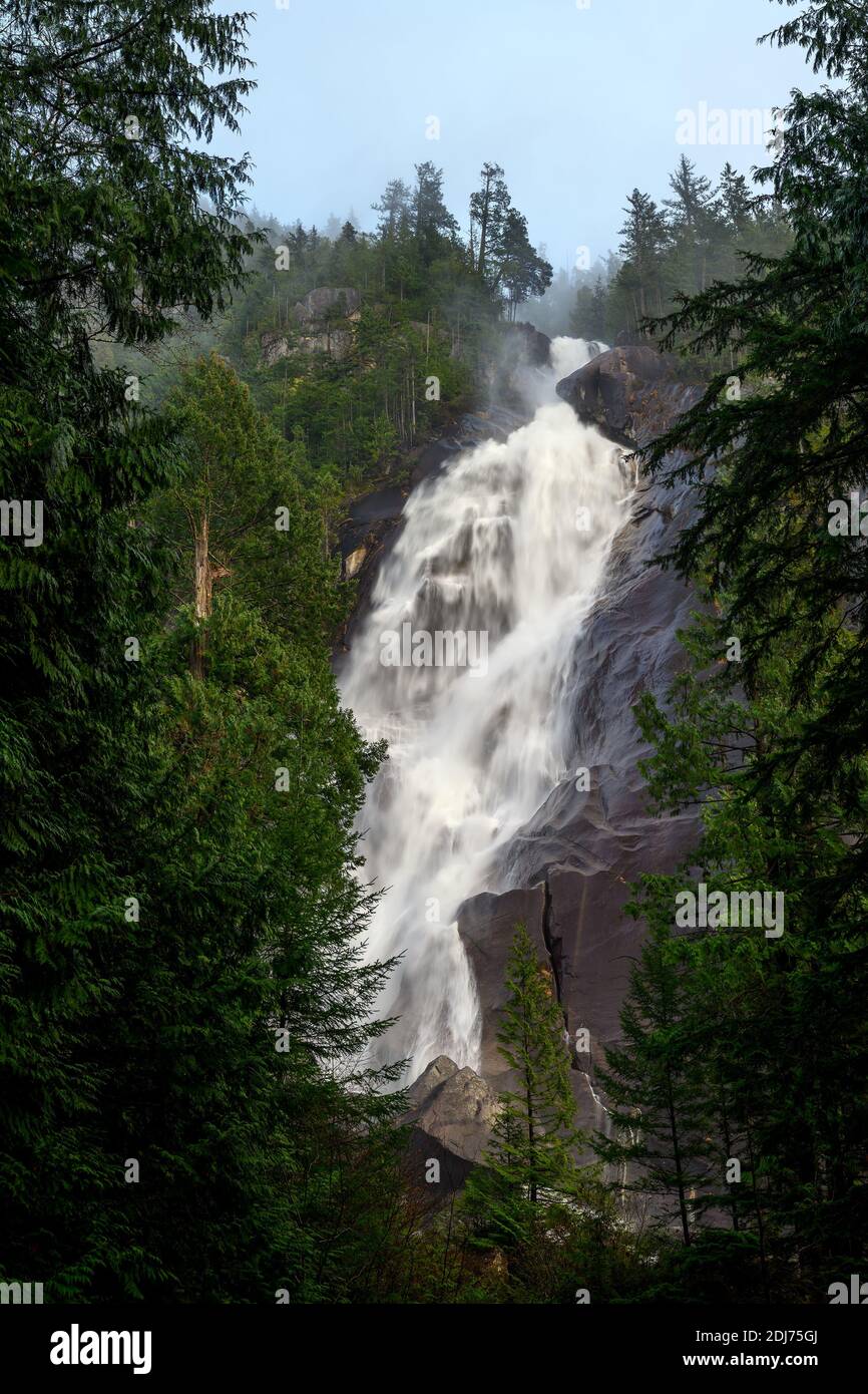 Shannon Falls in full force, located in Shannon Falls Provincial Park ...