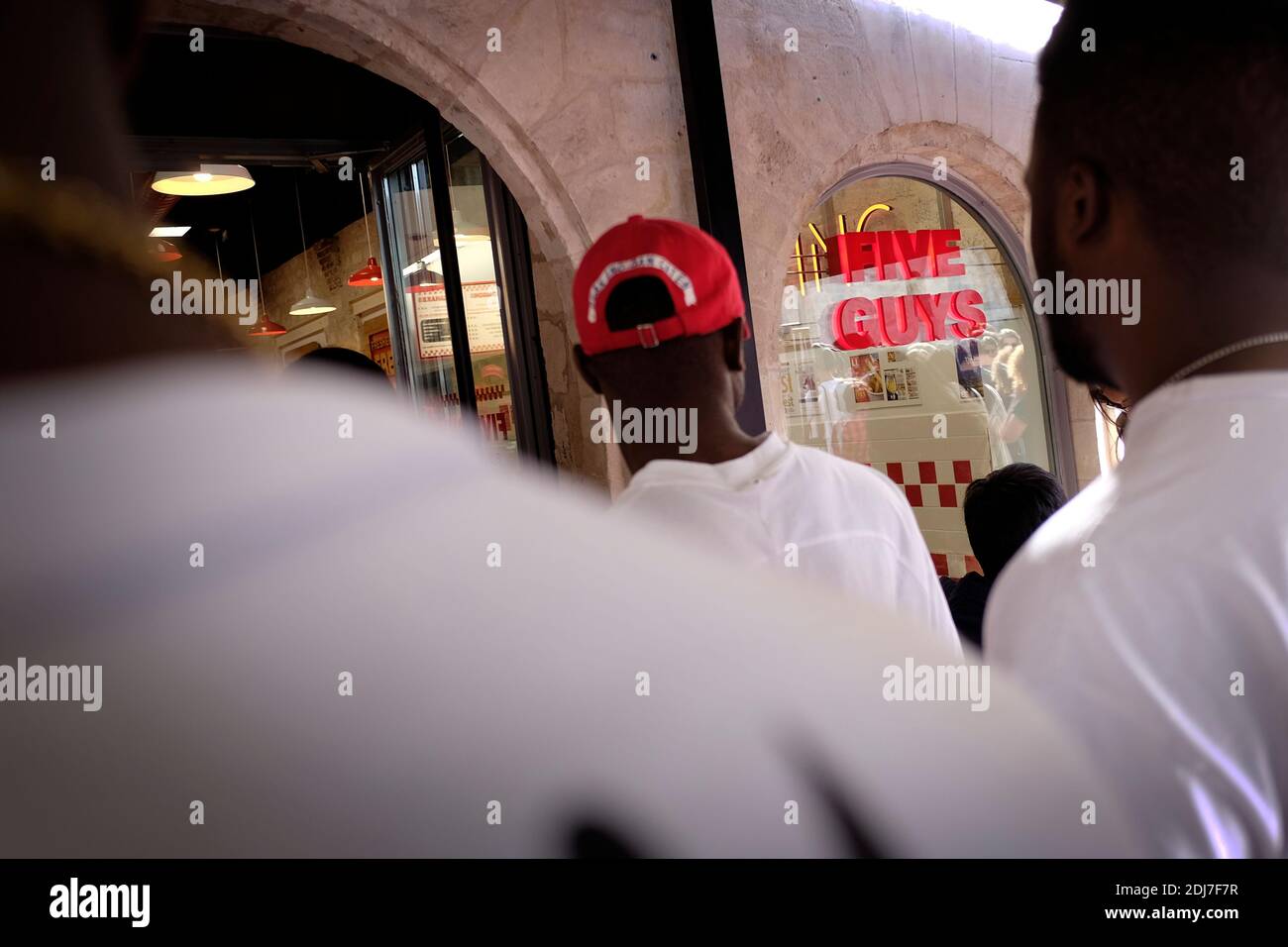 The first Five Guys burger restaurant has opened in Paris at Bercy ...