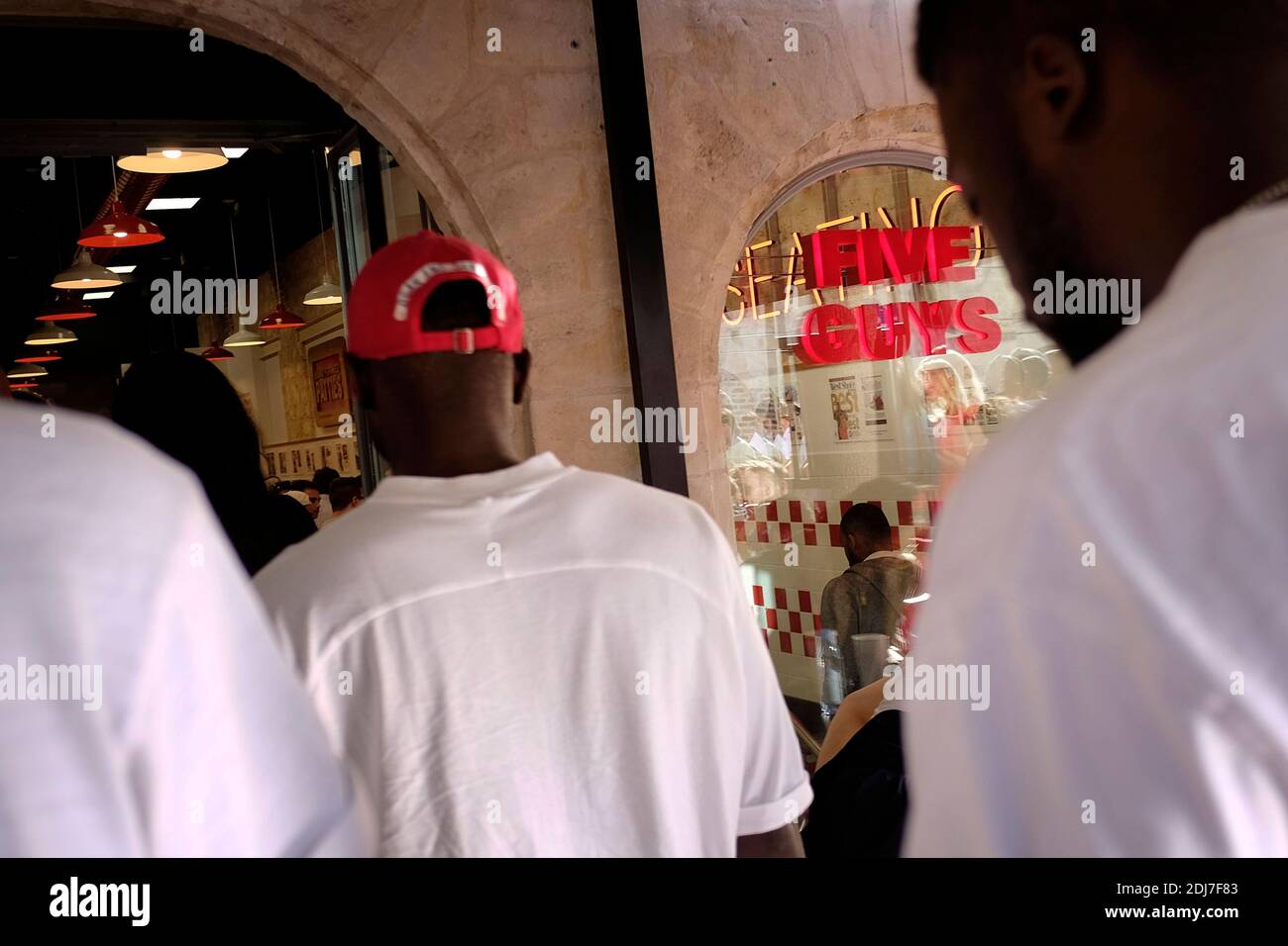 The first Five Guys burger restaurant has opened in Paris at Bercy ...