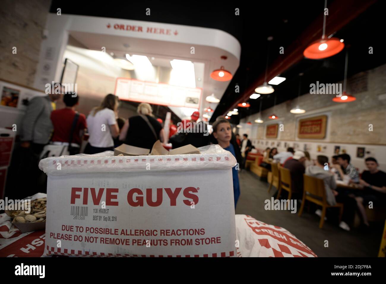The first Five Guys burger restaurant has opened in Paris at Bercy ...