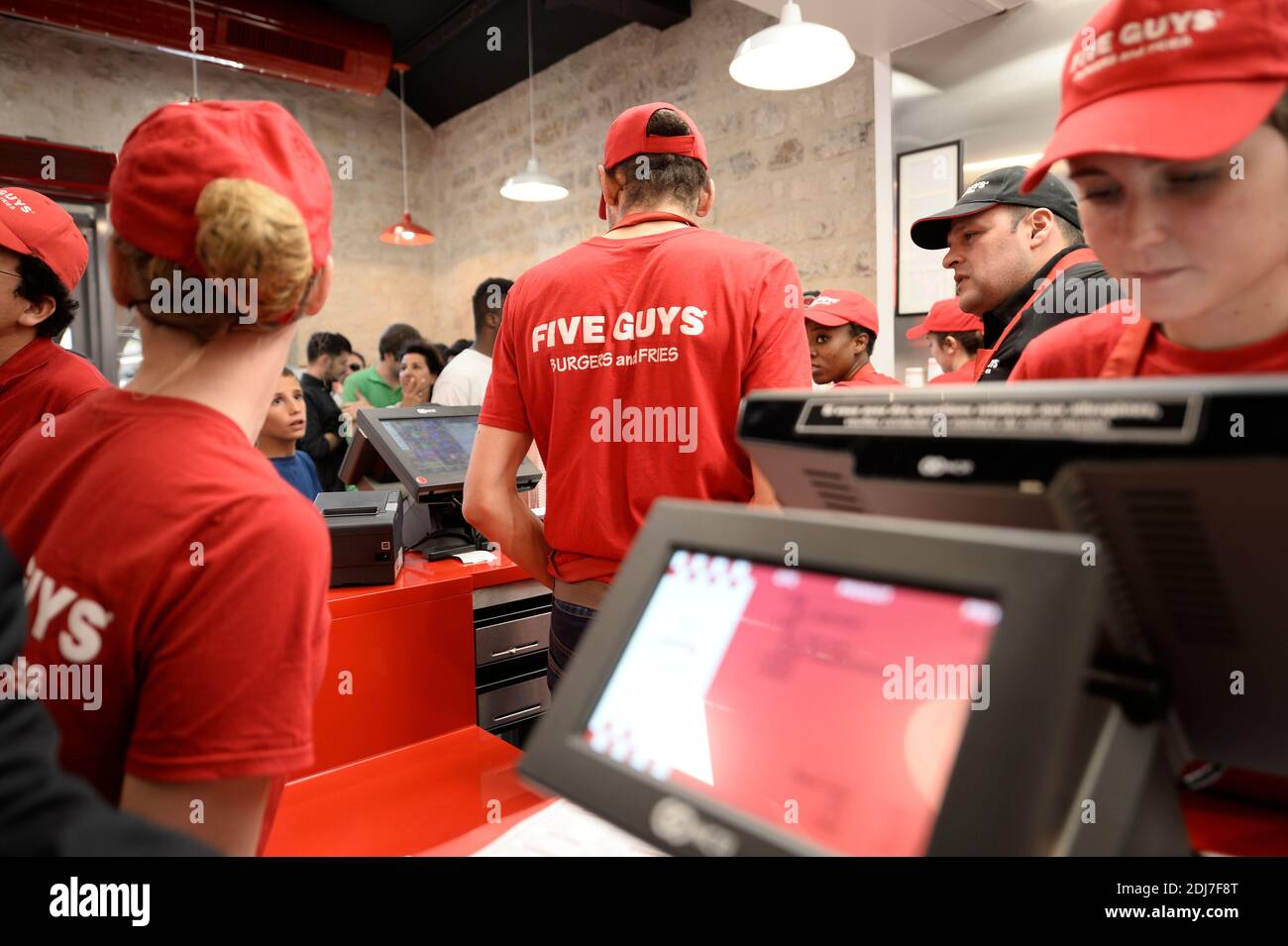 The first Five Guys burger restaurant has opened in Paris at Bercy ...