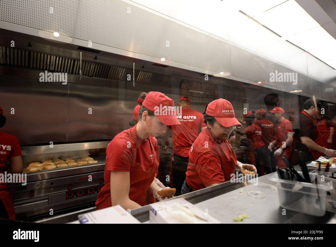 The first Five Guys burger restaurant has opened in Paris at Bercy ...