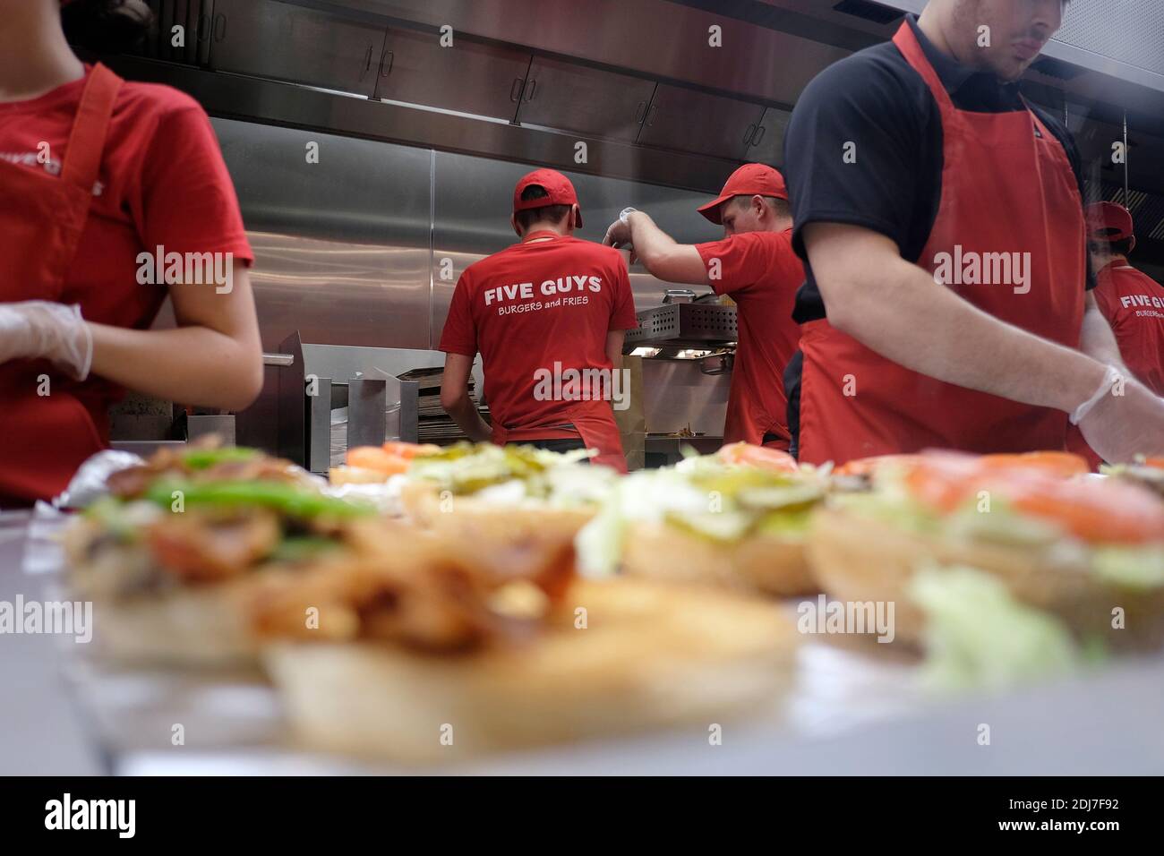 The first Five Guys burger restaurant has opened in Paris at Bercy ...