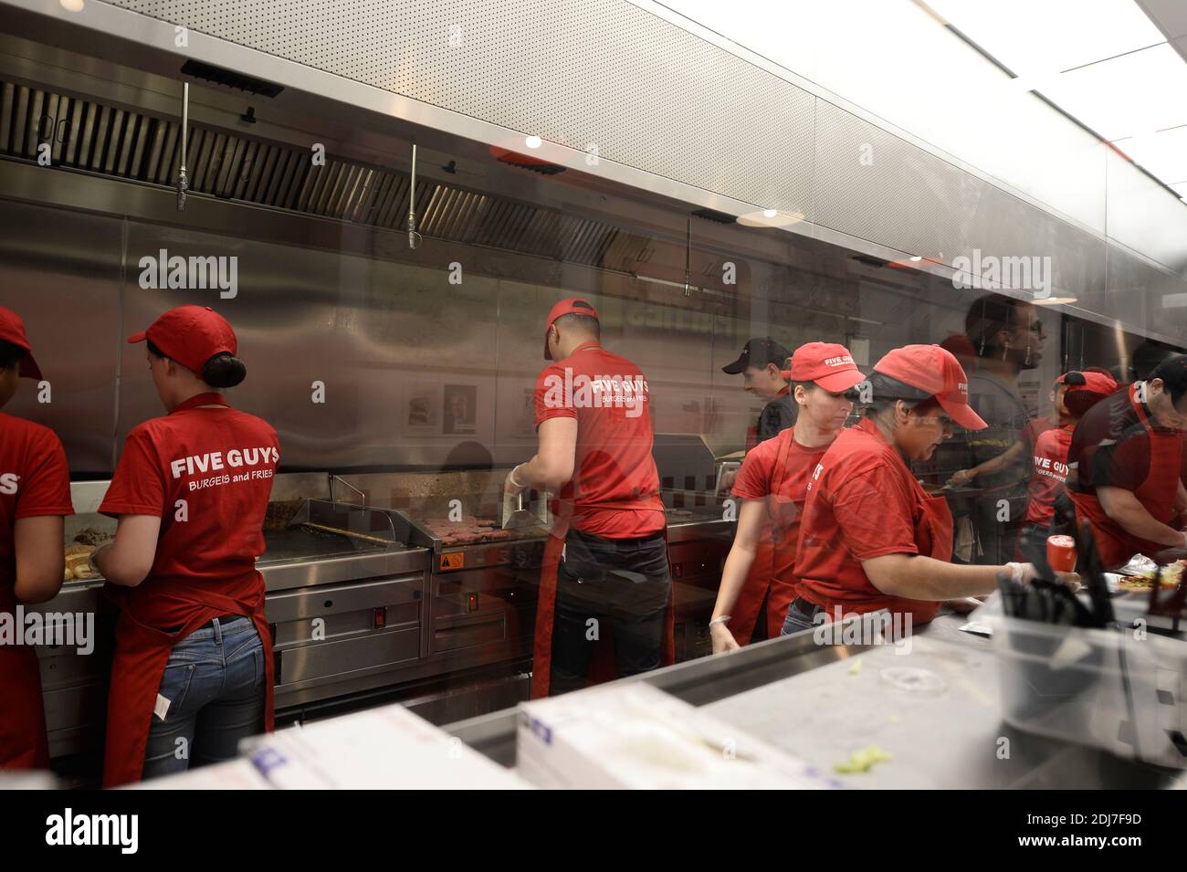 The first Five Guys burger restaurant has opened in Paris at Bercy ...