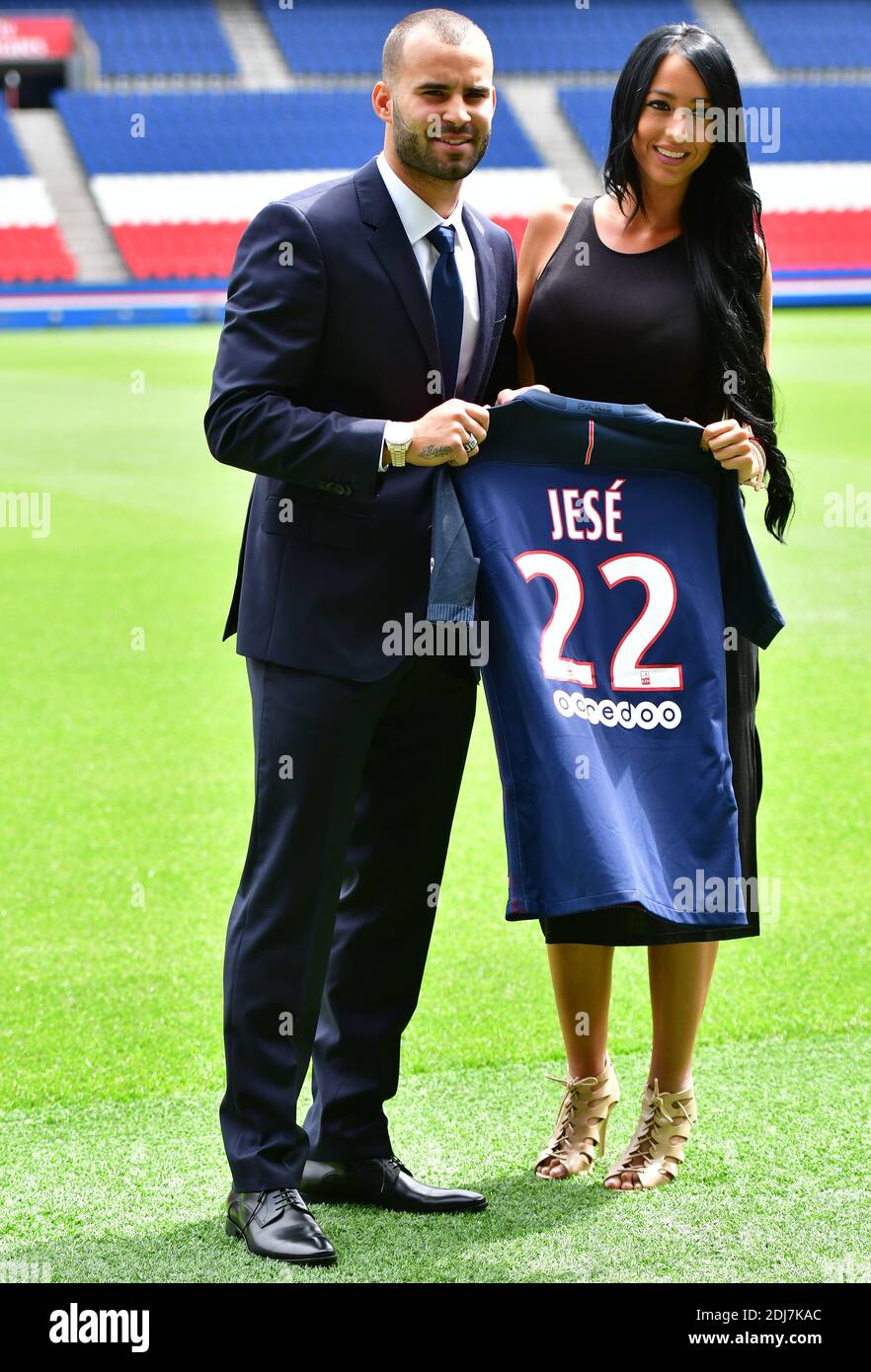 Paris Saint-Germain's new recruit Jese Rodríguez Ruiz poses with his ...