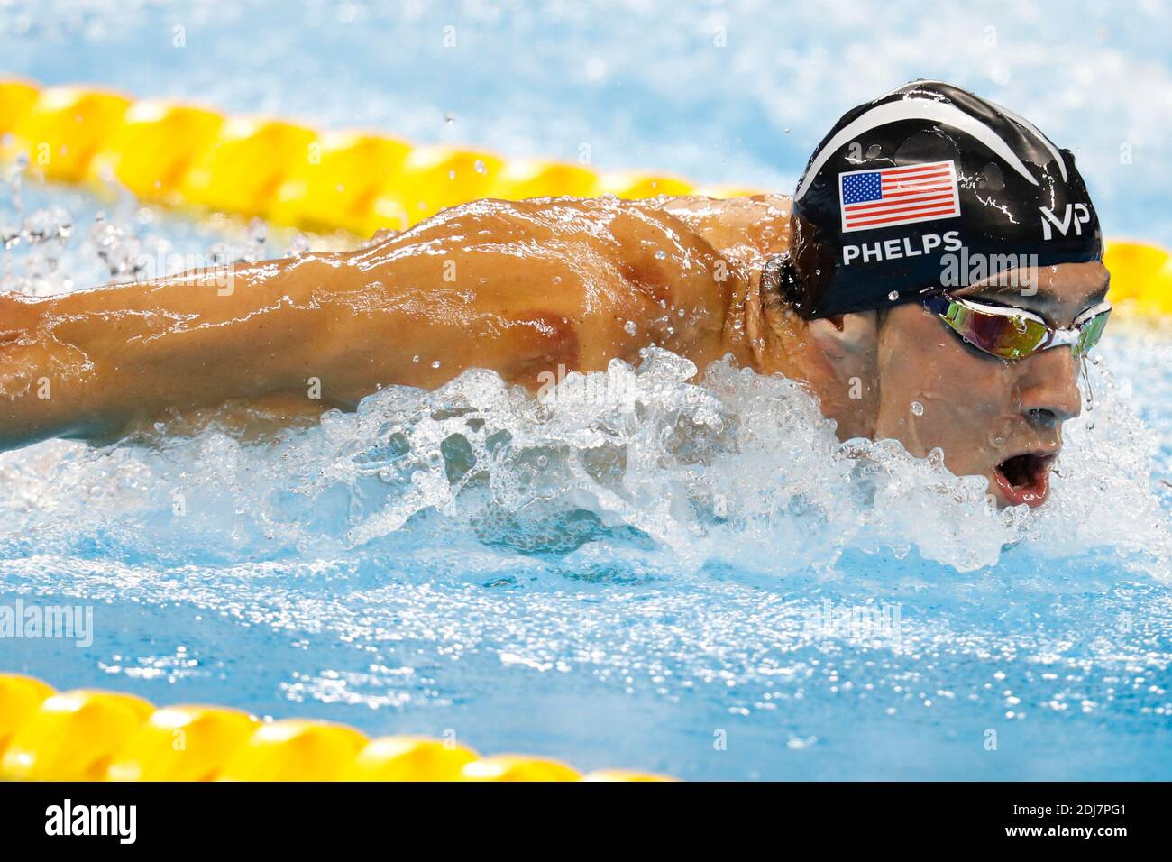 Usas michael phelps in pool hi-res stock photography and images - Alamy