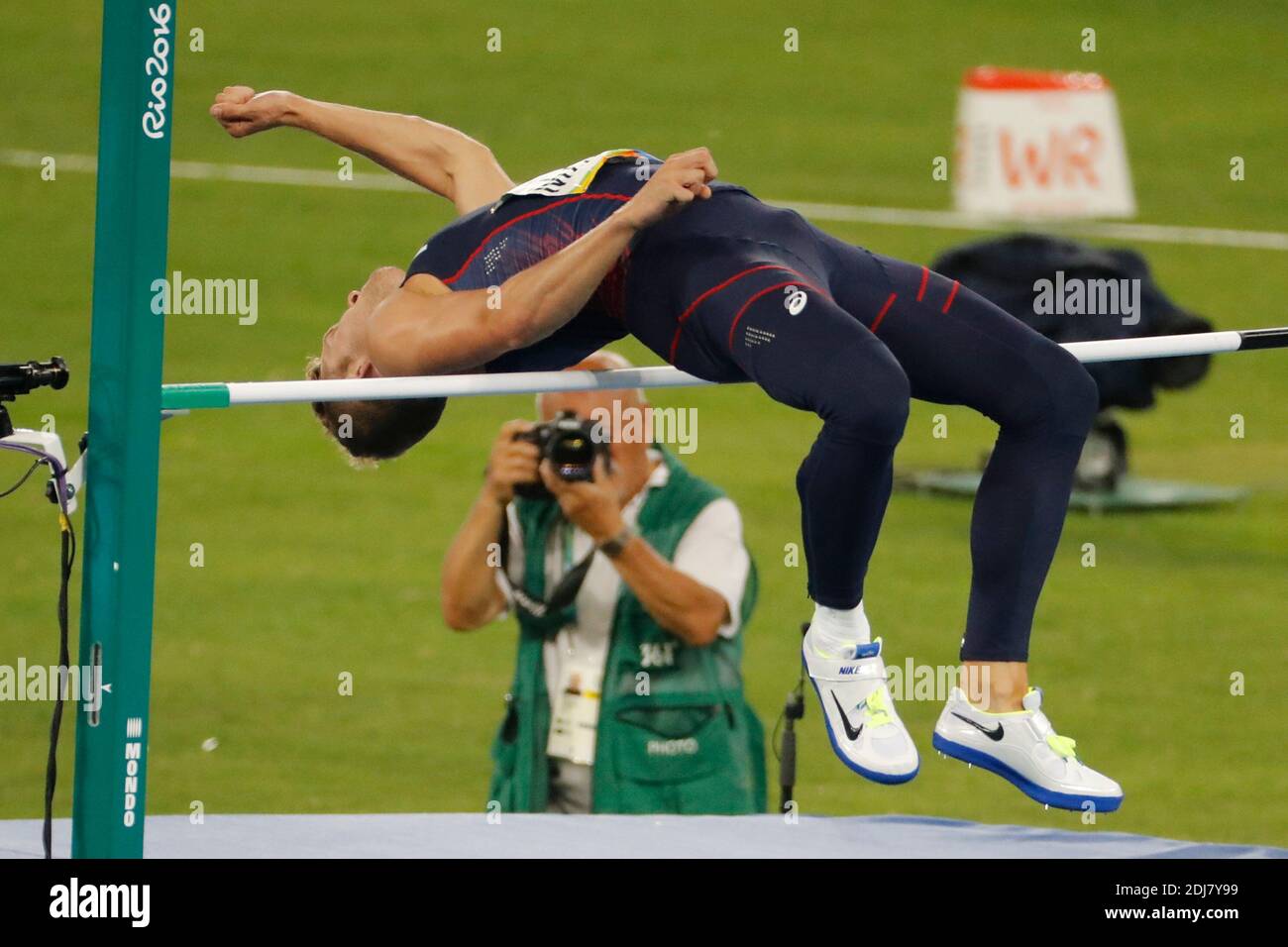 Decathlon men high jump hi-res stock photography and images - Alamy