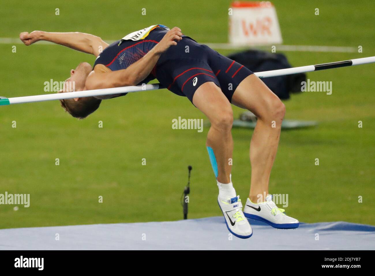 Decathlon men high jump hi-res stock photography and images - Alamy