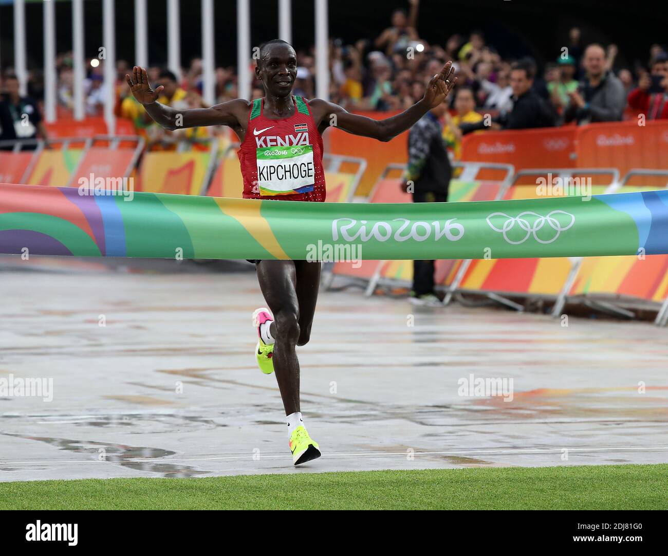 Kenya's Eliud Kipchoge wins the Men's Marathon at the Sambodromo on the ...