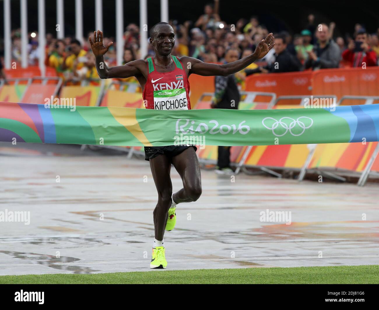 Kenya's Eliud Kipchoge wins the Men's Marathon at the Sambodromo on the ...