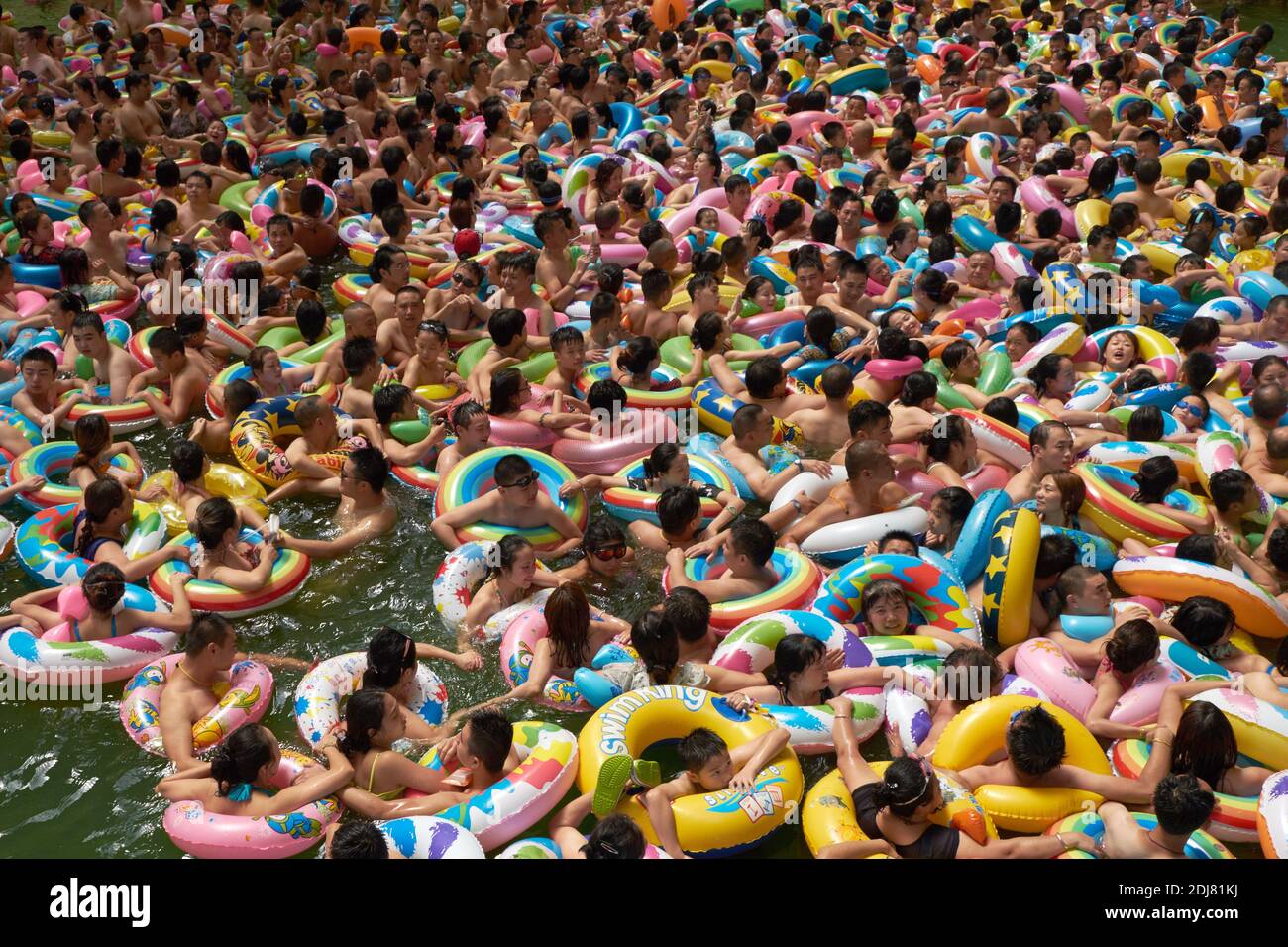 Thousands of people avoid the heat and enjoy the water at the Chinese ...