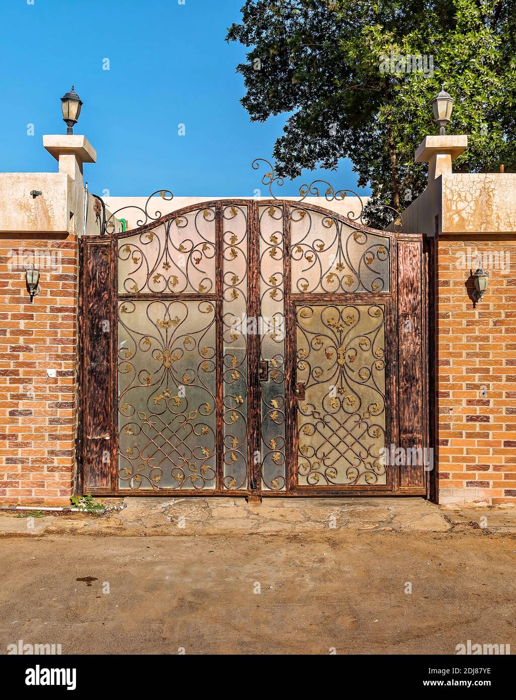 Riyadh gate hi-res stock photography and images - Alamy