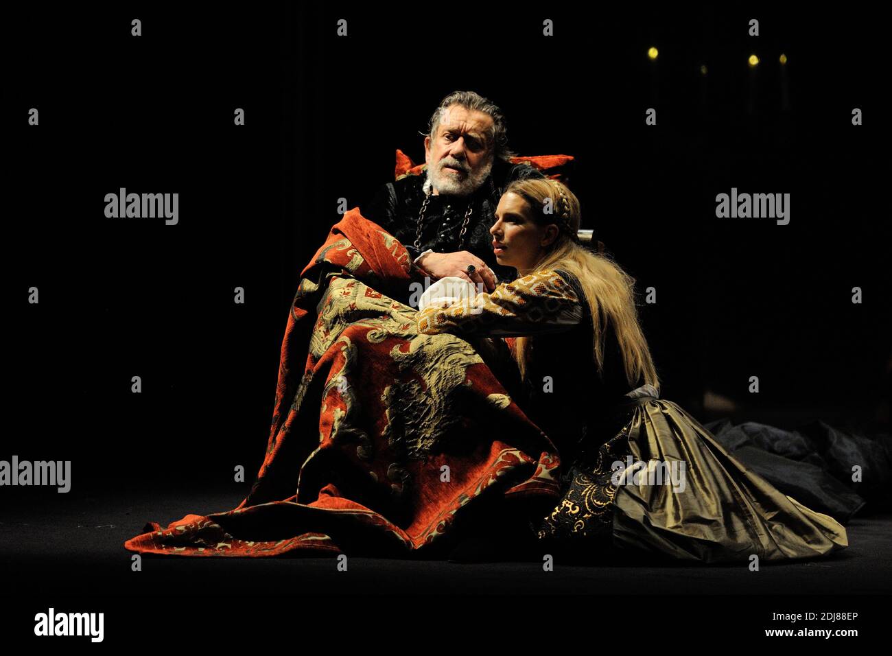 Patrick Raynal, Coralie Audret pendant le filage de la piece 'La Louve ...