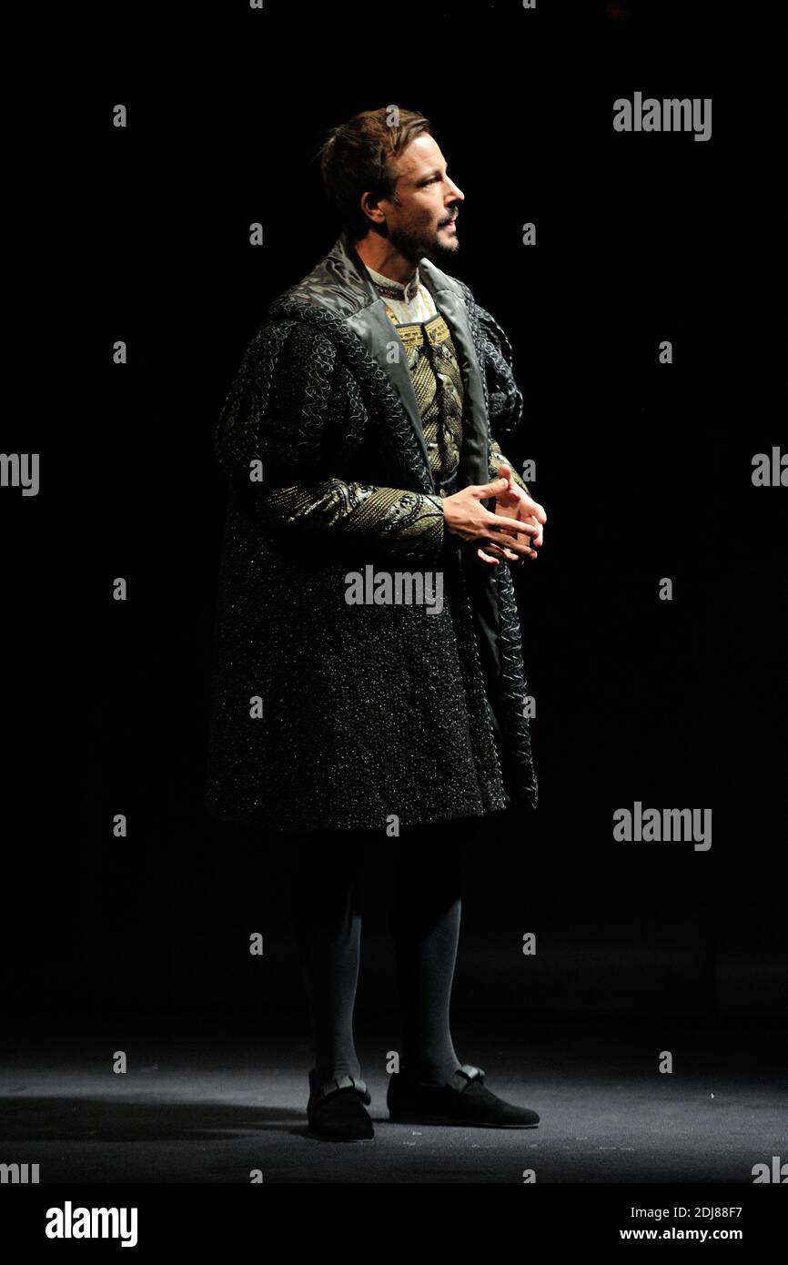 Adrien Melin pendant le filage de la piece 'La Louve' de Daniel Colas ...