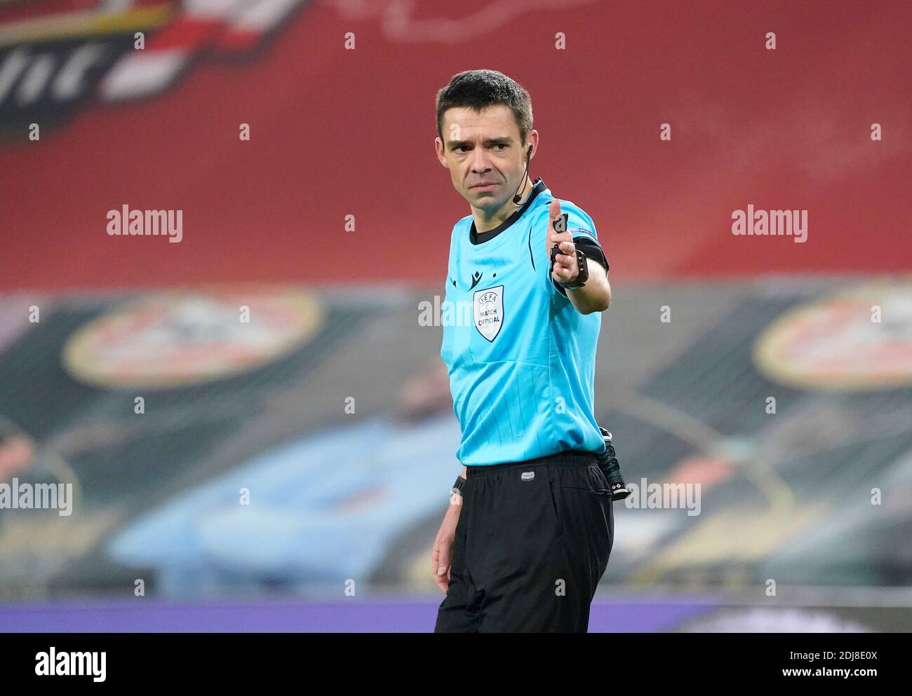 Kevin clancy referee hi-res stock photography and images - Alamy