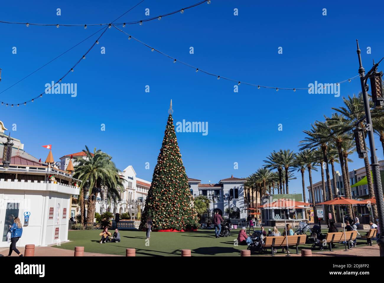 Town square vegas shopping hi-res stock photography and images - Alamy